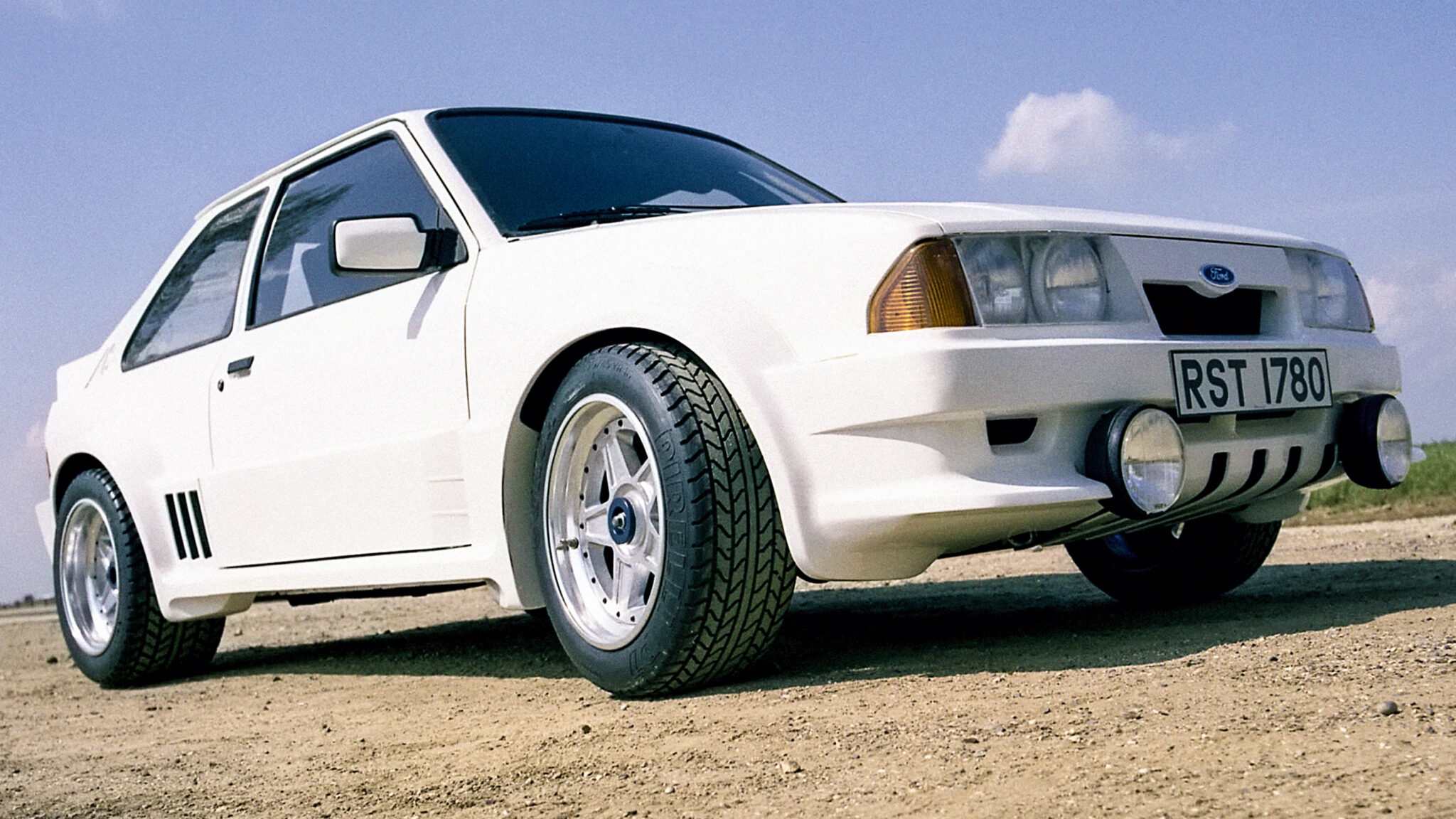 フォード エスコート RS1700T（1982 イギリス） - car-kobanashi.com