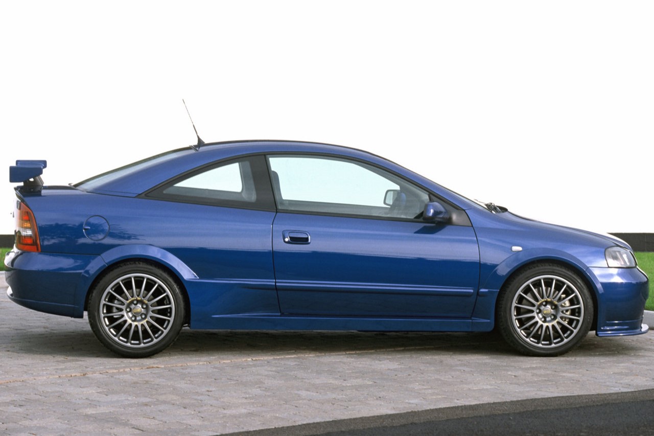 ボグゾール アストラ クーペ 888（2001-02 イギリス） - car-kobanashi.com